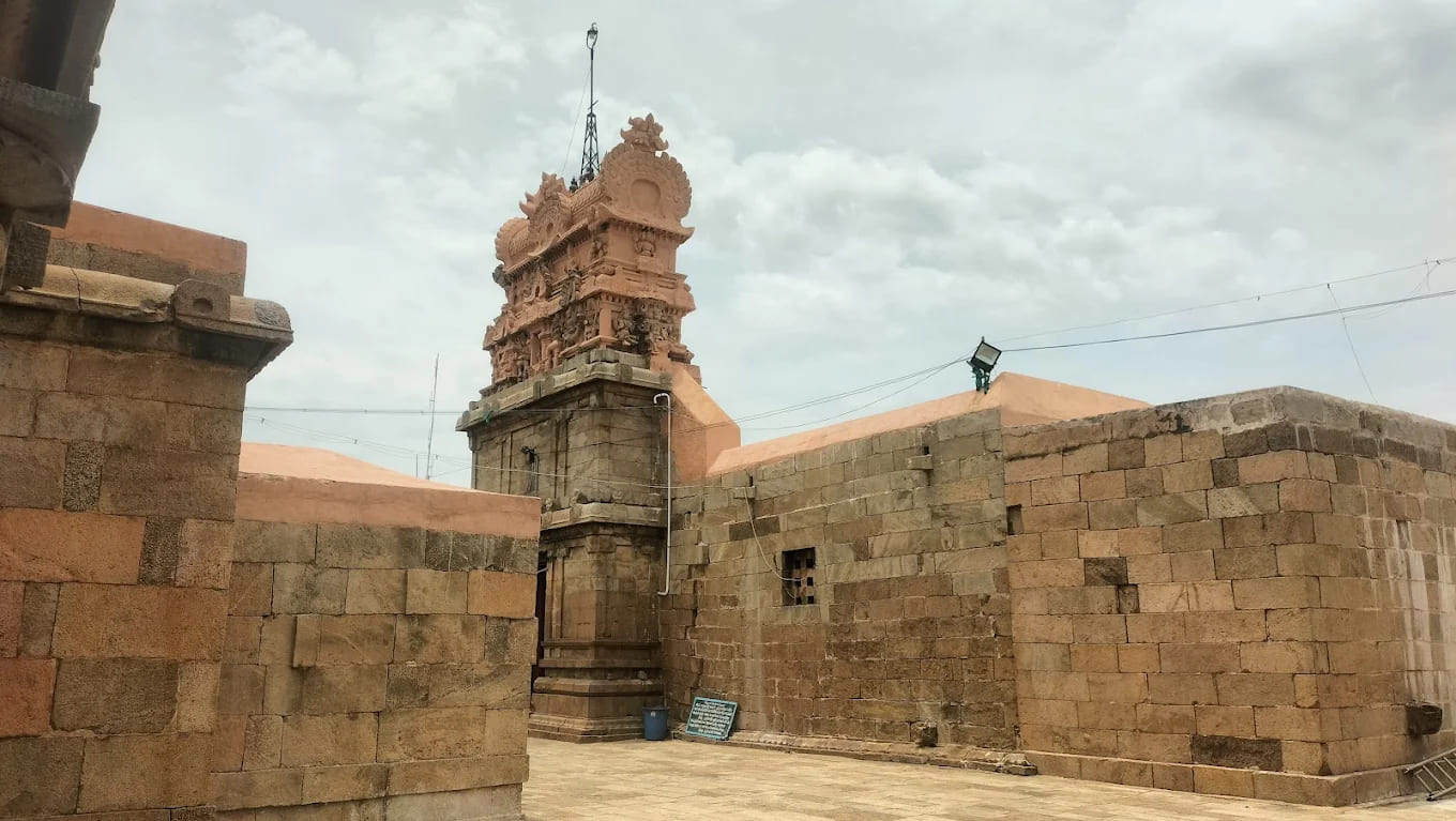 Erumbeeswarar Temple – The Hilltop Shiva Temple of Thiruverumbur - Ind Tour